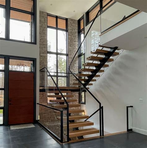 Modern Indoor Steel Wood Staircase Single Carbon Steel Beam Staircase
