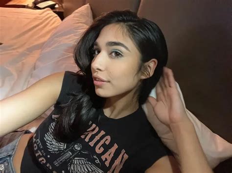 Reina Rae Biography Age Family Images Net Worth Bioofy