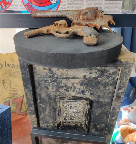 Só Groot Vis Paartjie Vang ŉ Kluis Met 100 000 Kontant Maroela Media