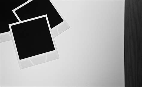 레트로 빈티지 3 정 빈 인스턴트 포토 프레임 흑백에서 복사 공간 텍스트와 흰색 배경에 카드 0명에 대한 스톡 사진 및 기타 이미지 Istock