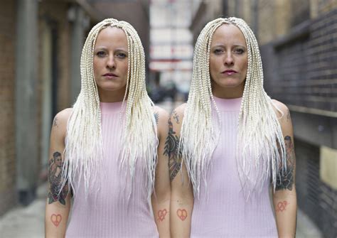 Photographer Captures Identical Twins Next To Each Other To Show How Different They Actually Are