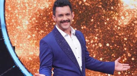 Aditya Narayan Reacts To Viral Video Of Him Throwing Away Fan`s Phone