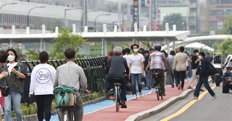 단독 자전거길 75는 보행자와 자전거 뒤섞이는 겸용도로