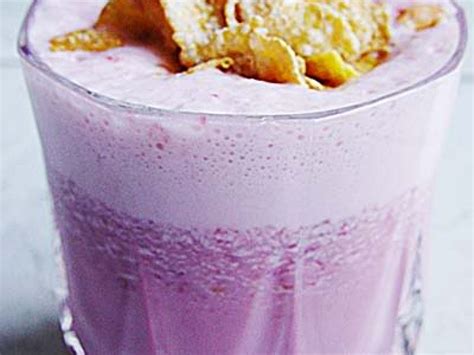 Strawberry Frosted Flakes Milkshake Recipe