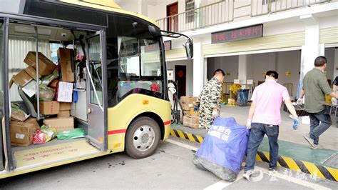 公交车变“快递车” 客货邮融合显成效 湖北宜都网