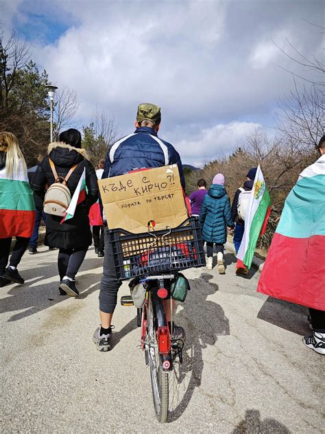 АБЕ КЪДЕ Е КИРЧО Петков се спаси от бой на Шипка хиляди го търсят да го млатят със снежни