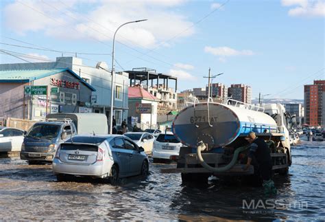С Батсайхан Суурьшлын бүс учраас суваг татах боломжгүй усыг соруулж байна