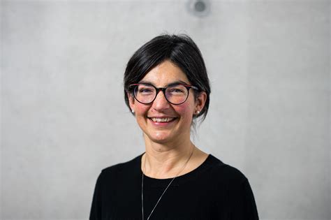 Prof Anna Hirsch Erhält Renommierten Erc Förderpreis Für Antibiotika