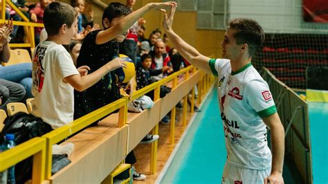 Симеон Добрев се присъедини към Нефтохимик шампионите представиха отбора в Бургас