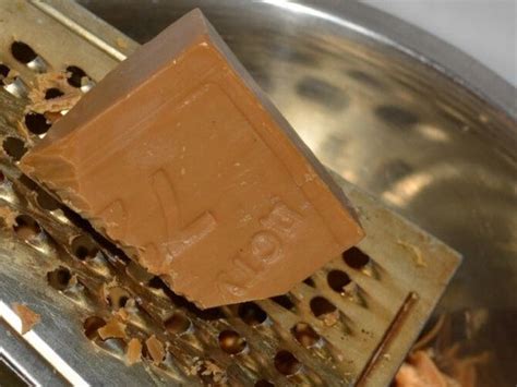 Як можна очистити сковорідки без хімії від нагару і жиру