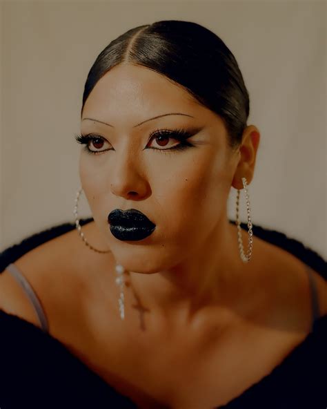 Tweezing Is The Self Care Beauty Routine For Warped Times Los Angeles Times