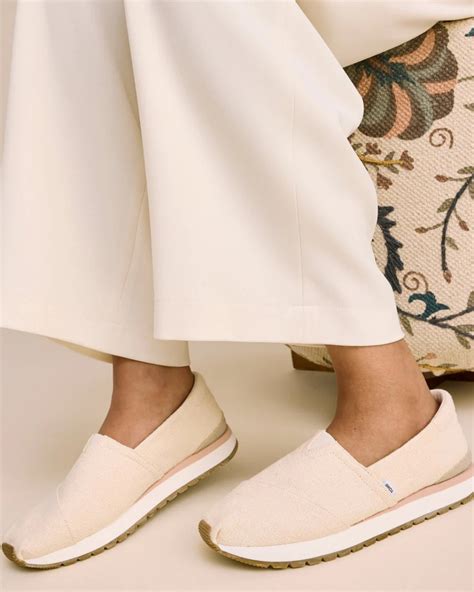 Toms The Sneaker That Levels Up Your Everyday Sporty Facebook