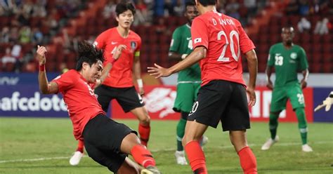 몸 날리는 정태욱