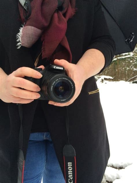 صور بنات بكاميرا 2021 خلفيات بنات مع كاميرا ، صور كاميرا كانون بنت