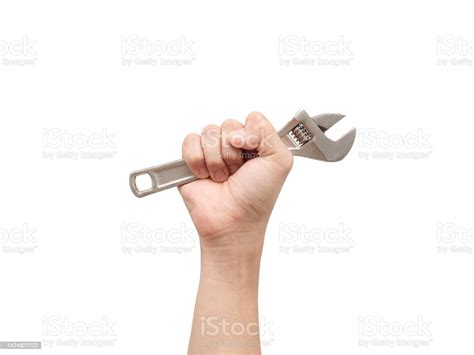 흰색 고립 된 배경에 조정 가능한 렌치를 들고있는 손 노동 도구 기술자 교통수단에 대한 스톡 사진 및 기타 이미지 교통수단