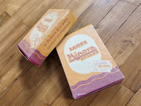 Vintage Display Of 40 Nos Packs Of Minora Safety Razor Blades Darwin Shaving