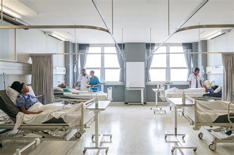 Photo Libre De Droit De Personnel Médical Faire Le Tour Sur La Salle