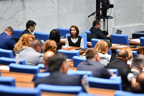 Отхвърлиха предложението на Възраждане и ИТН за национален референдум за запазване на българския