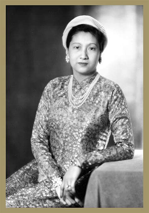 Rare Vintage Photos Of Beautiful Empress Nam Phuong From Between The