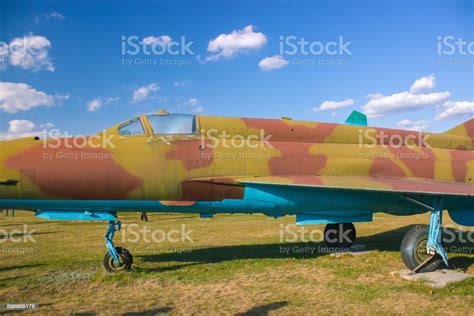 소련 기갑된 군사 공격 비행장에 항공기입니다 군대에 대 한 근접 항공 지원을 제공 하도록 설계 된 비행기 공항에 대한 스톡 사진