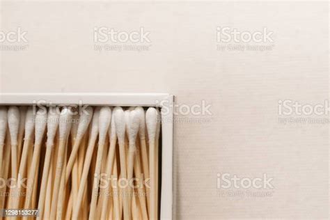 소박한 배경에 대나무 면 봉오리 제로 폐기물 개념 흰색 배경에 유기 귀 스틱 0에 대한 스톡 사진 및 기타 이미지 0 0명 건강한 생활방식 Istock