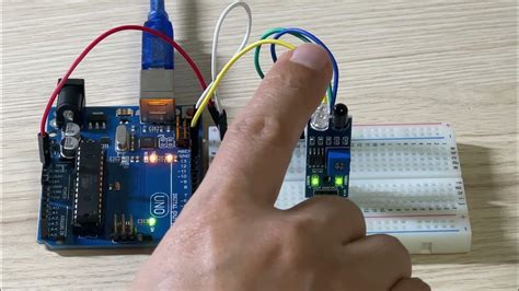 생각하고 만드는 아두이노 책앤써북 적외선 근접 센서 제어하기 실습 동작 영상입니다 Youtube