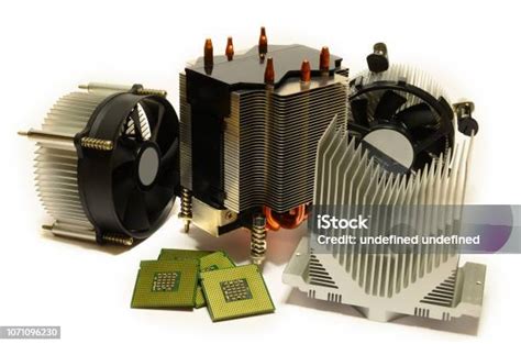 Cpu 프로세서 칩 흰색 절연 Cpu 쿨러 방열판 0명에 대한 스톡 사진 및 기타 이미지 0명 Cpu 구리 Istock