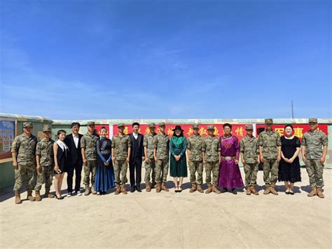“履职誉满城 、共叙鱼水情”满洲里市乌兰牧骑走军营慰问演出屏障祖国军民