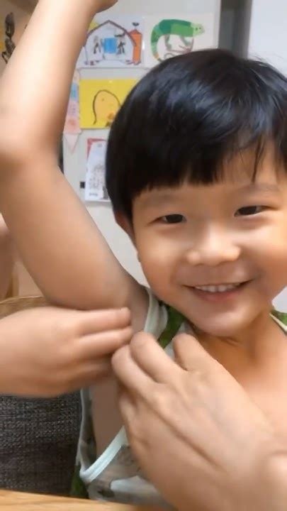 민소매 겨드랑이 간지럽히기 간지럼 간지럼참기 간지럽히기 겨드랑이 Youtube