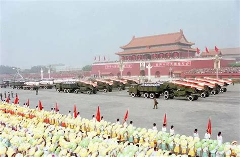 共和国国庆阅兵回顾天安门