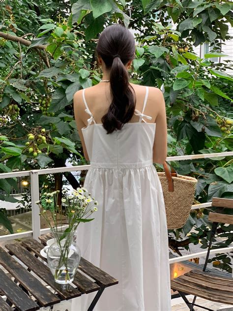 루어스룸 리파인 브이넥 여름 끈나시 뷔스티에 셔링 A라인 플레어 리본 매듭 휴양지 바캉스 레이어드 나시 롱원피스