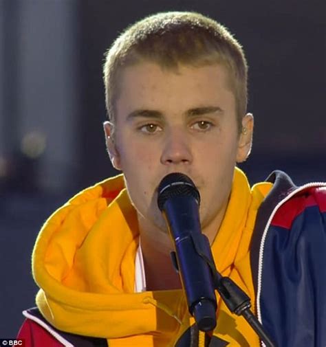 Justin Bieber Brought To Tears At One Love Manchester Gig Daily Mail Online