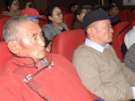 Өвөрхангайн өнгө сэтгүүл Added Өвөрхангайн өнгө сэтгүүл