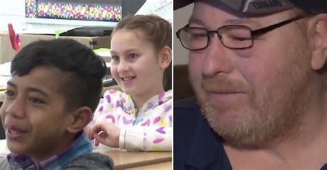 სკოლის ავტობუსის მძღოლი ყოველდღე თმას უწნავს გოგონას რომელსაც დედა გარდაეცვალა