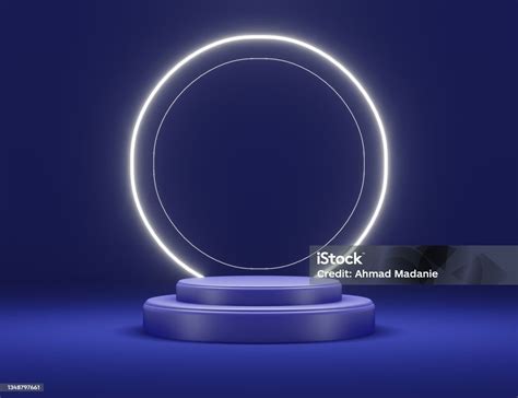 전단지 디스플레이 제품 및 화장품 광고를위한 연단 장면과 흰색 네온 빛 3d 일러스트 렌더링 0명에 대한 스톡 사진 및 기타 이미지 Istock