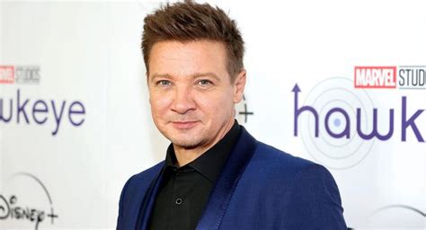 Цас цэвэрлэж байгаад бэртэл авсан жүжигчин Жереми Реннерийн биеийн байдал хүнд байна