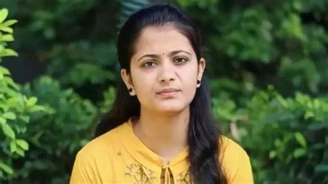 Success Story कोणताही कोचिंग क्लास न लावता दोनदा क्रॅक केली Upsc