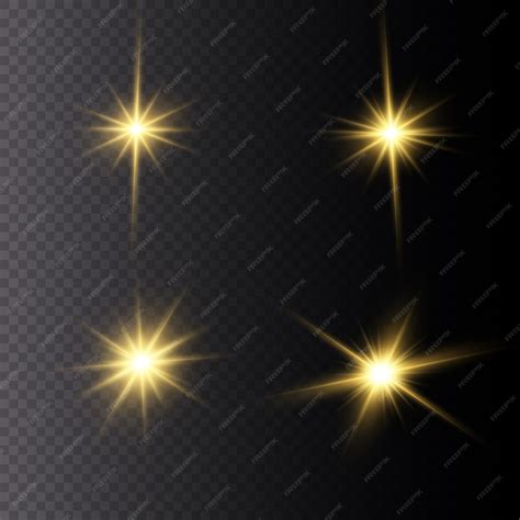 밝은 별의 집합입니다 투명한 배경에 노란색 빛나는 빛이 폭발합니다 투명한 빛나는 태양 밝은 플래시 밝은 플래시를 중앙에 둡니다 반짝이는 마법의 먼지 입자 반짝임