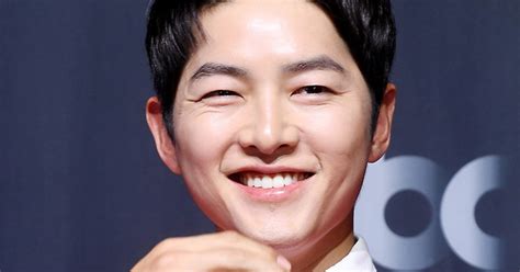 송중기 열애 인정 따뜻한 시선으로 봐주시길 상대 여성은