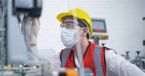 품질 관리qc 엔지니어 모니터링 및 제조 공장의 기계 시스템 점검 사진 Unsplash의 공장 이미지