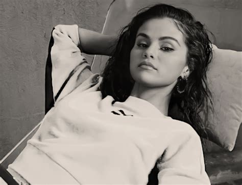 1452x1112 Resolution Selena Gomez Monochrome Photoshoot 2021 1452x1112