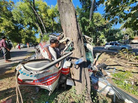 မန္တလေး ပြင်ဦးလွင်လမ်း၌ ကားတစ်စီးအရှိန်လွန်ကာ လမ်းဘေးသစ်ပင်ဝင်တိုက်မှုကြောင့် အမျိုးသားတစ်ဦးပွဲခ