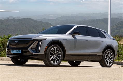 1억 전기차 누가 사나 봤더니 캐딜락 리릭 국내 1호차의 주인공은