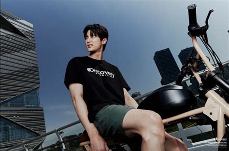 Aktor Lovely Runner Byeon Woo Seok Bintangi Pemotretan Musim Panas Discovery Expedition Viu