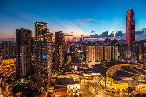 中国广东深圳罗湖区万象城鸟瞰黄昏摄影照片