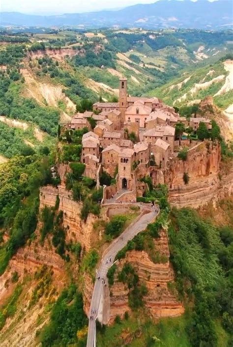 სტუ 🇮🇹 ჩივიტა დი ბაგნორეჯიო უძველესი ქალაქია ცენტრალურ იტალიაში რომლის მოსახლეობაც 11