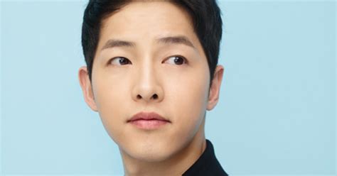 송중기 화보 순수한 눈빛으로 여심 자극