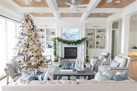 Създаваме Коледно настроение у дома с красиви декорации за интериора и богато въображение