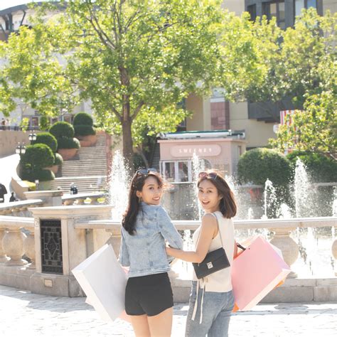 白昼高清图片 年轻女人逛街购物1213 人像图片免费下载 格式 3648像素 编号67560820 千图网