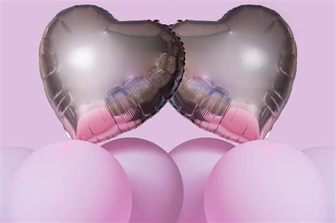 밝은 풍선 무리와 색상 배경에 대한 텍스트를 위한 공간 흰색 고립 된 배경에 금 풍선과 색종이 조각 0명에 대한 스톡 사진 및 기타 이미지 Istock